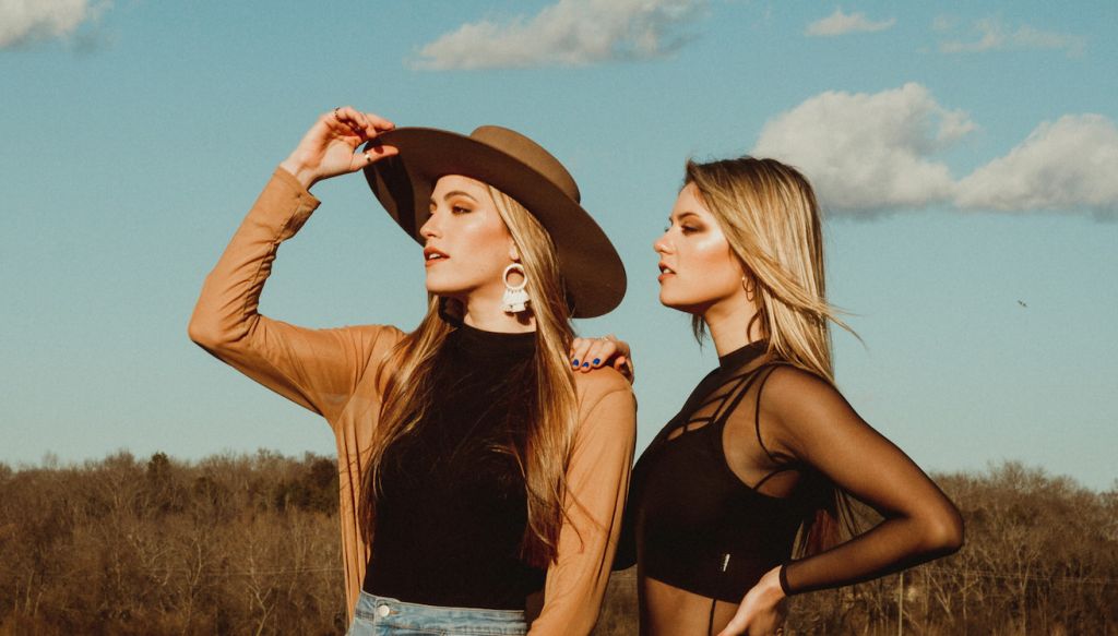 Meet Diamond Dixie: Up and Coming Country Duo - SHOUTOUT MIAMI