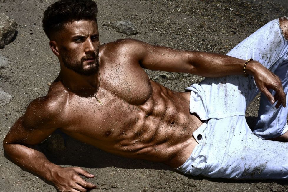 Meet Roddy Hanson: Model, CEO & Founder of Shroomy and Shredibles ...