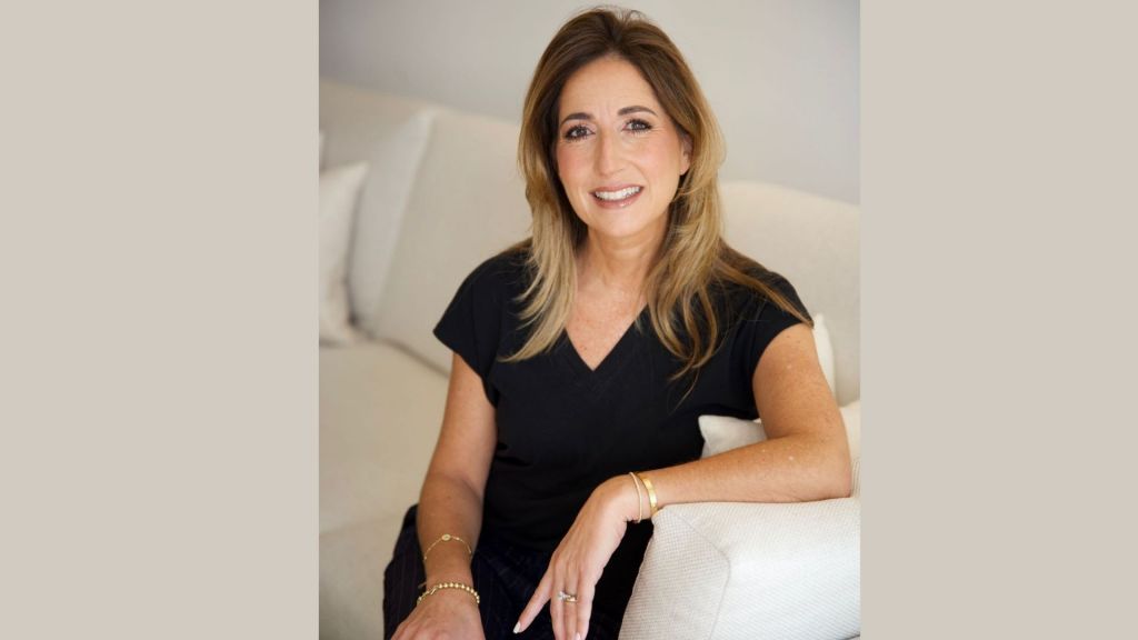 Meet Deborah Singer | co-founder - SHOUTOUT MIAMI